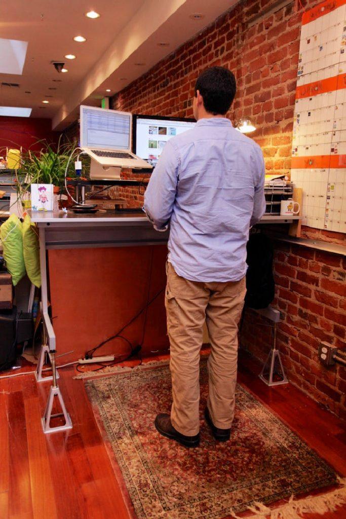 25 Homemade DIY Standing Desk Plans To Build Your Own - Blitsy