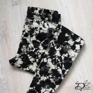 25 Bleach Tie Dye Patterns (How to Tie Dye With Bleach)