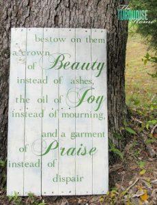 40 Wood Pallet Sign Ideas You Can DIY - Blitsy