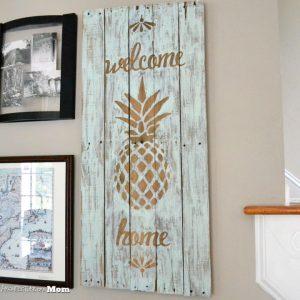 40 Wood Pallet Sign Ideas You Can DIY - Blitsy