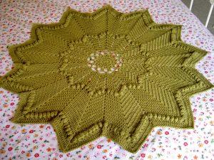 25 Free Crochet Round Blanket Patterns (Circle Pattern)
